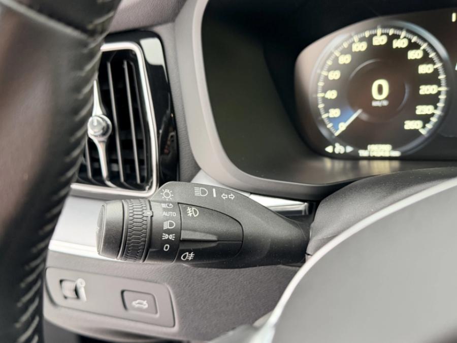 Green Volvo XC60 2019 in Riga, with an engine capacity of 2.00 L and mileage of 196 thousand km for 20995 €, photo 34 on AUTOMOTO.COM.LV