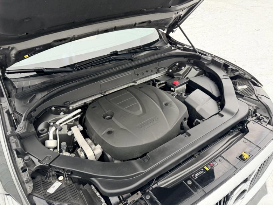 Green Volvo XC60 2019 in Riga, with an engine capacity of 2.00 L and mileage of 196 thousand km for 20995 €, photo 36 on AUTOMOTO.COM.LV