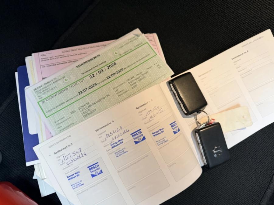 Green Volvo XC60 2019 in Riga, with an engine capacity of 2.00 L and mileage of 196 thousand km for 20995 €, photo 37 on AUTOMOTO.COM.LV