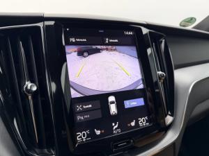 Green Volvo XC60 2019 in Riga, with an engine capacity of 2.00 L and mileage of 196 thousand km for 20995 €, photo 38 on AUTOMOTO.COM.LV
