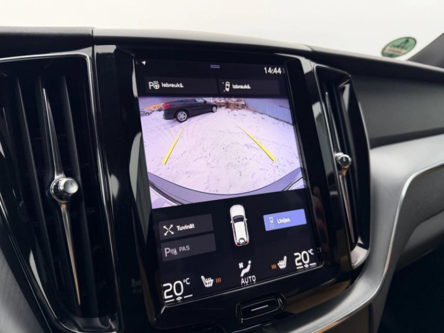Green Volvo XC60 2019 in Riga, with an engine capacity of 2.00 L and mileage of 196 thousand km for 20995 €, photo 38 on AUTOMOTO.COM.LV