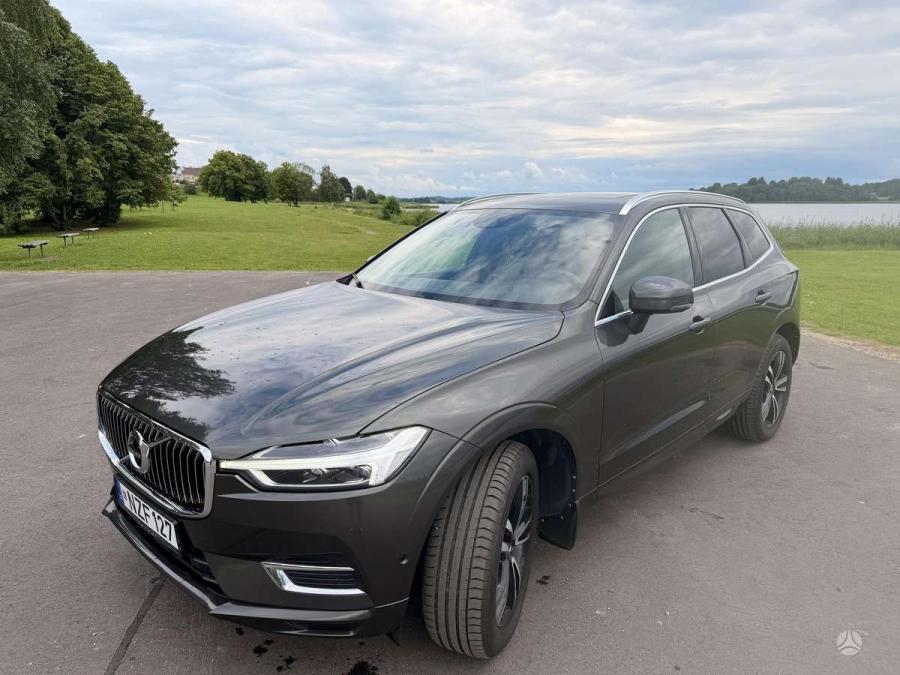 Green Volvo XC60 2019 in Telschi, with an engine capacity of 2.00 L and mileage of 103 thousand km for 21700 €, photo 3 on AUTOMOTO.COM.LV