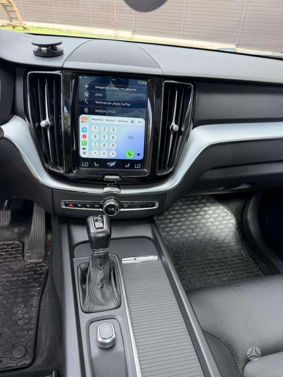 Green Volvo XC60 2019 in Telschi, with an engine capacity of 2.00 L and mileage of 103 thousand km for 21700 €, photo 19 on AUTOMOTO.COM.LV