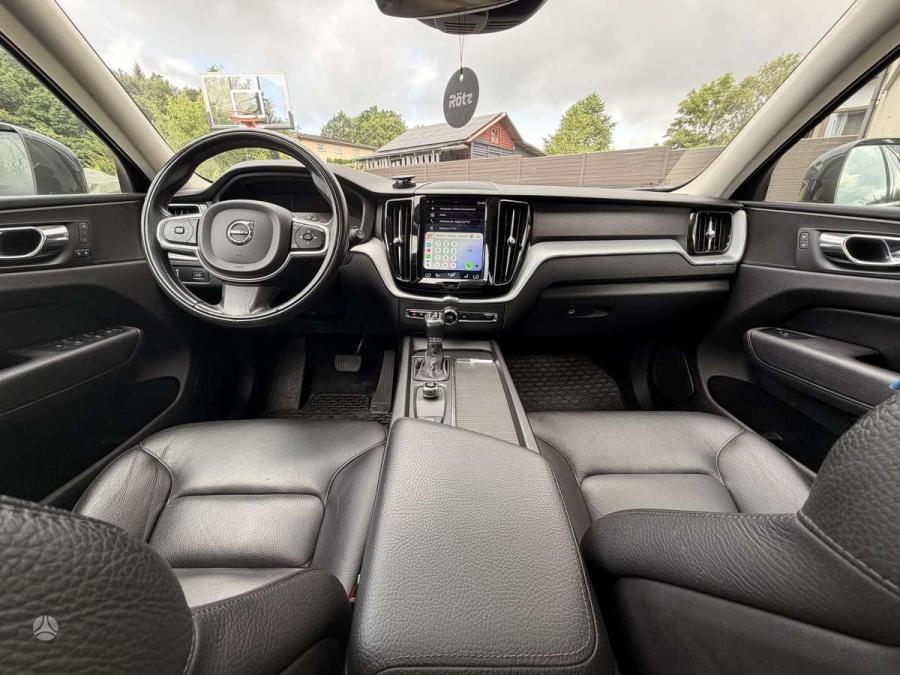 Green Volvo XC60 2019 in Telschi, with an engine capacity of 2.00 L and mileage of 103 thousand km for 21700 €, photo 20 on AUTOMOTO.COM.LV