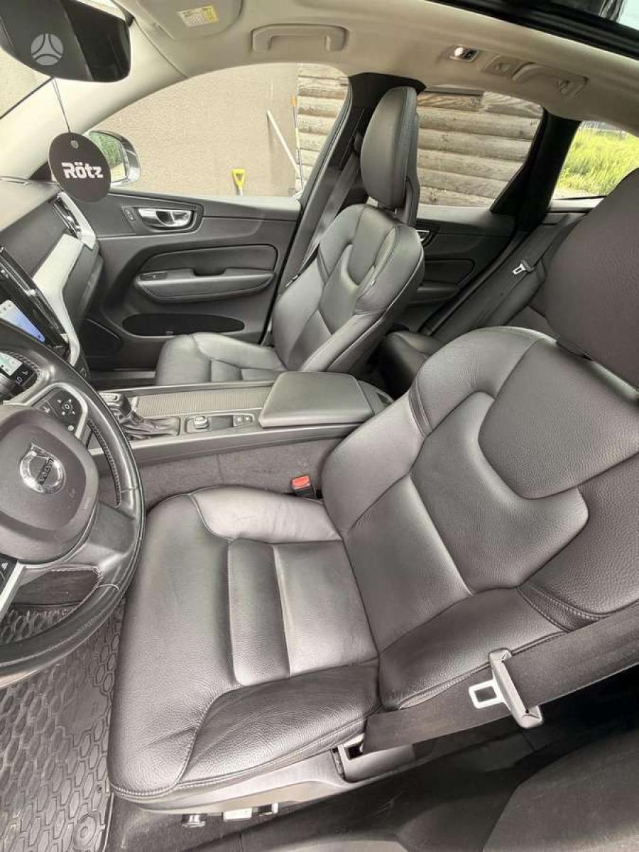 Green Volvo XC60 2019 in Telschi, with an engine capacity of 2.00 L and mileage of 103 thousand km for 21700 €, photo 23 on AUTOMOTO.COM.LV