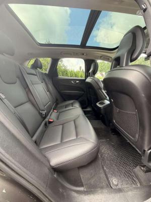 Green Volvo XC60 2019 in Telschi, with an engine capacity of 2.00 L and mileage of 103 thousand km for 21700 €, photo 25 on AUTOMOTO.COM.LV