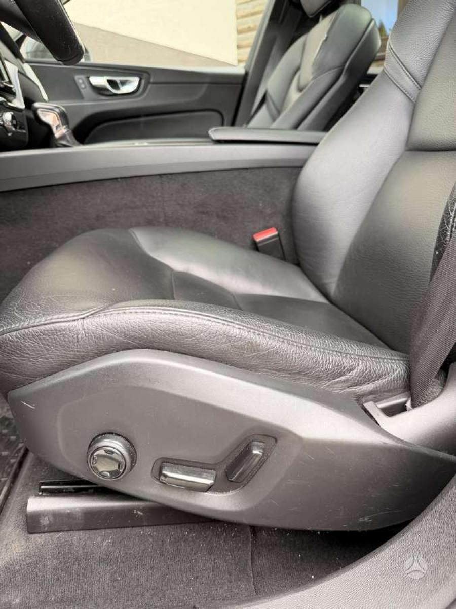 Green Volvo XC60 2019 in Telschi, with an engine capacity of 2.00 L and mileage of 103 thousand km for 21700 €, photo 26 on AUTOMOTO.COM.LV