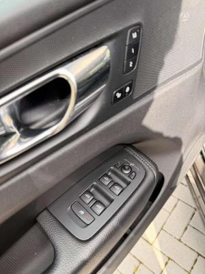 Green Volvo XC60 2019 in Telschi, with an engine capacity of 2.00 L and mileage of 103 thousand km for 21700 €, photo 29 on AUTOMOTO.COM.LV