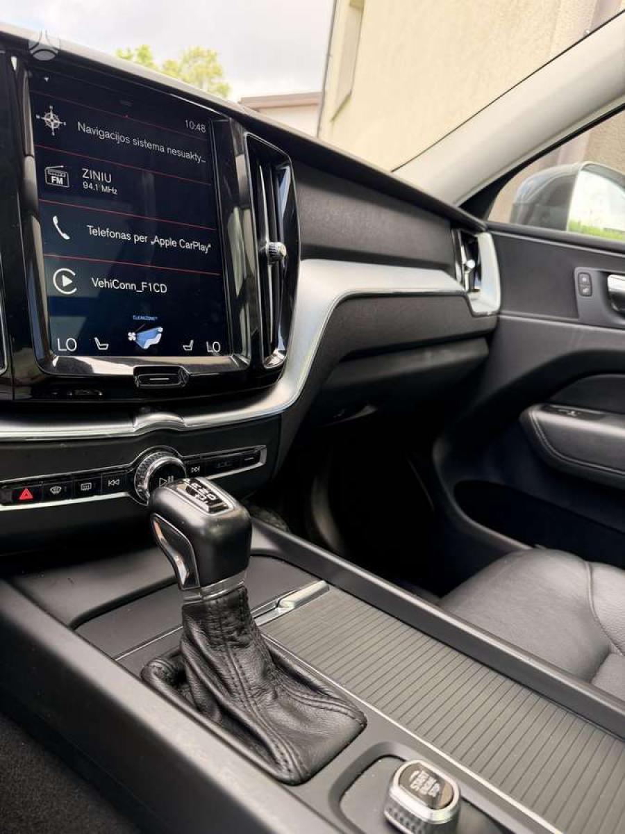 Green Volvo XC60 2019 in Telschi, with an engine capacity of 2.00 L and mileage of 103 thousand km for 21700 €, photo 32 on AUTOMOTO.COM.LV