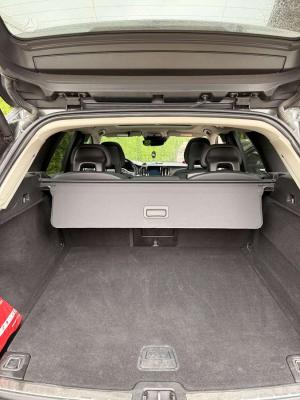 Green Volvo XC60 2019 in Telschi, with an engine capacity of 2.00 L and mileage of 103 thousand km for 21700 €, photo 35 on AUTOMOTO.COM.LV