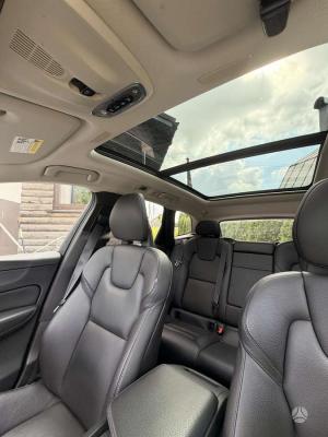 Green Volvo XC60 2019 in Telschi, with an engine capacity of 2.00 L and mileage of 103 thousand km for 21700 €, photo 36 on AUTOMOTO.COM.LV