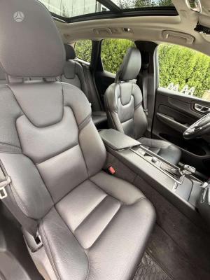 Green Volvo XC60 2019 in Telschi, with an engine capacity of 2.00 L and mileage of 103 thousand km for 21700 €, photo 37 on AUTOMOTO.COM.LV