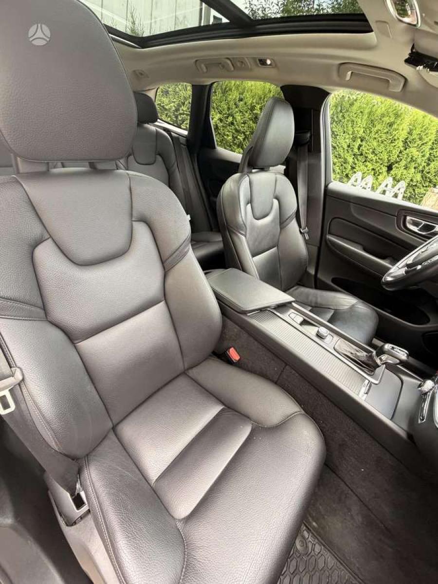Green Volvo XC60 2019 in Telschi, with an engine capacity of 2.00 L and mileage of 103 thousand km for 21700 €, photo 37 on AUTOMOTO.COM.LV