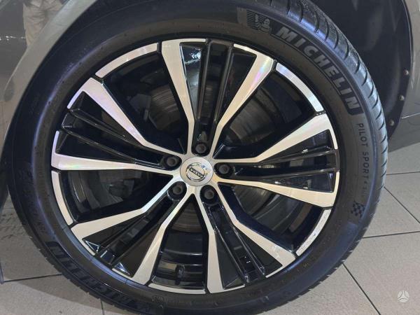 Green Volvo XC60 2019 in Vilnius, with an engine capacity of 2.00 L and mileage of 174 thousand km for 22950 €, photo 6 on AUTOMOTO.COM.LV
