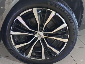 Green Volvo XC60 2019 in Vilnius, with an engine capacity of 2.00 L and mileage of 174 thousand km for 22950 €, photo 6 on AUTOMOTO.COM.LV