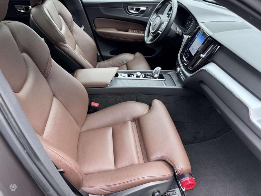 Green Volvo XC60 2019 in Vilnius, with an engine capacity of 2.00 L and mileage of 174 thousand km for 22950 €, photo 8 on AUTOMOTO.COM.LV