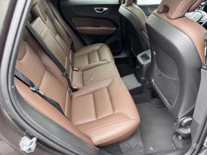 Green Volvo XC60 2019 in Vilnius, with an engine capacity of 2.00 L and mileage of 174 thousand km for 22950 €, photo 9 on AUTOMOTO.COM.LV