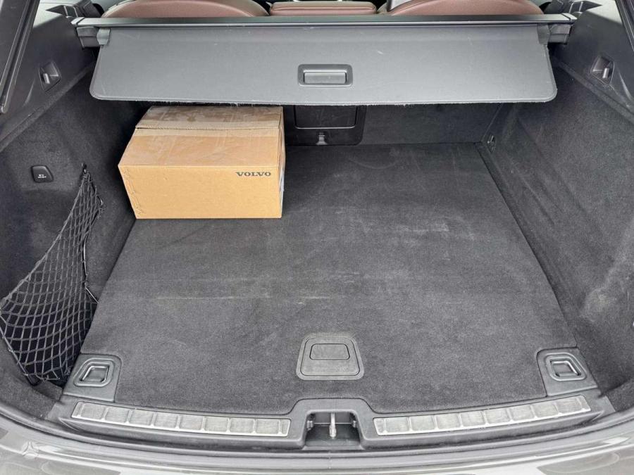 Green Volvo XC60 2019 in Vilnius, with an engine capacity of 2.00 L and mileage of 174 thousand km for 22950 €, photo 11 on AUTOMOTO.COM.LV