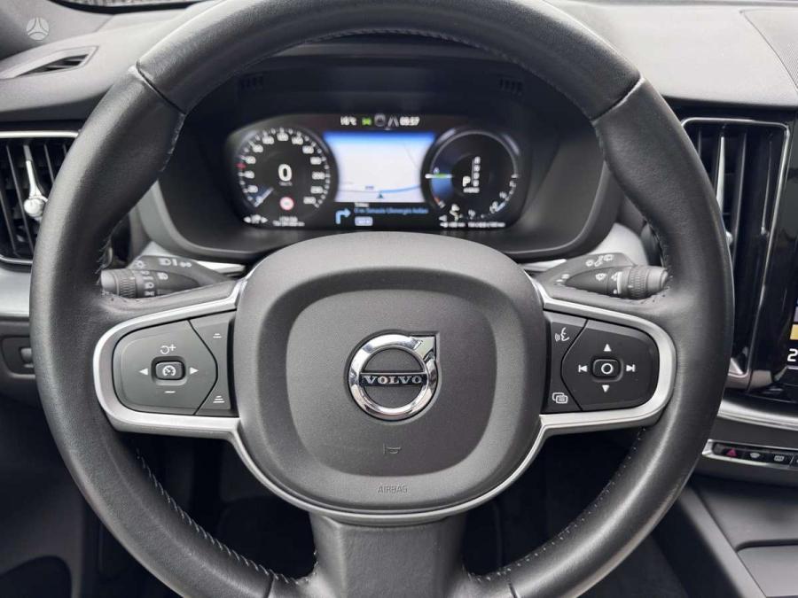Green Volvo XC60 2019 in Vilnius, with an engine capacity of 2.00 L and mileage of 174 thousand km for 22950 €, photo 14 on AUTOMOTO.COM.LV