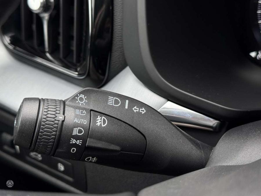 Green Volvo XC60 2019 in Vilnius, with an engine capacity of 2.00 L and mileage of 174 thousand km for 22950 €, photo 16 on AUTOMOTO.COM.LV