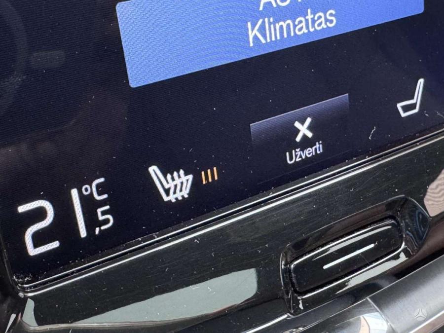 Green Volvo XC60 2019 in Vilnius, with an engine capacity of 2.00 L and mileage of 174 thousand km for 22950 €, photo 23 on AUTOMOTO.COM.LV