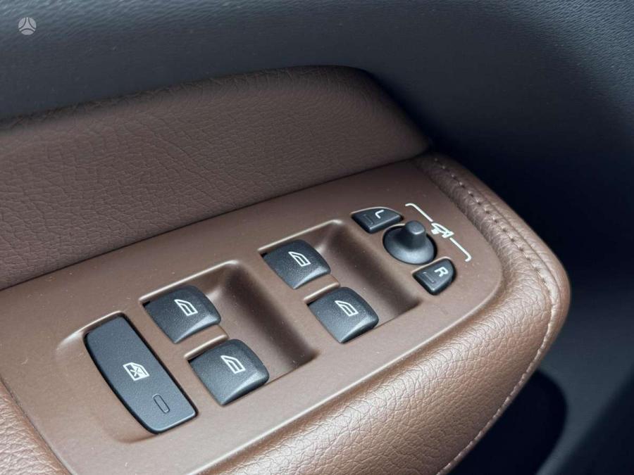 Green Volvo XC60 2019 in Vilnius, with an engine capacity of 2.00 L and mileage of 174 thousand km for 22950 €, photo 30 on AUTOMOTO.COM.LV