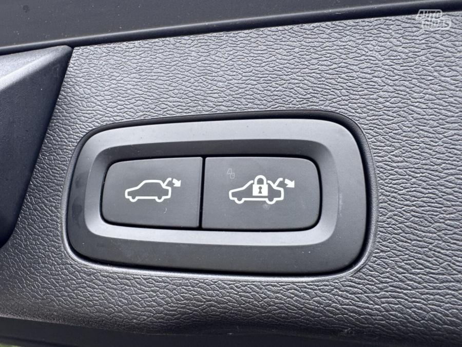 Zaļš Volvo XC60 2019 Avižieniai, ar dzinēja tilpumu 2.00 L un nobraukumu 174 tūkst. km par 22950 €, foto 12 vietnē AUTOMOTO.COM.LV