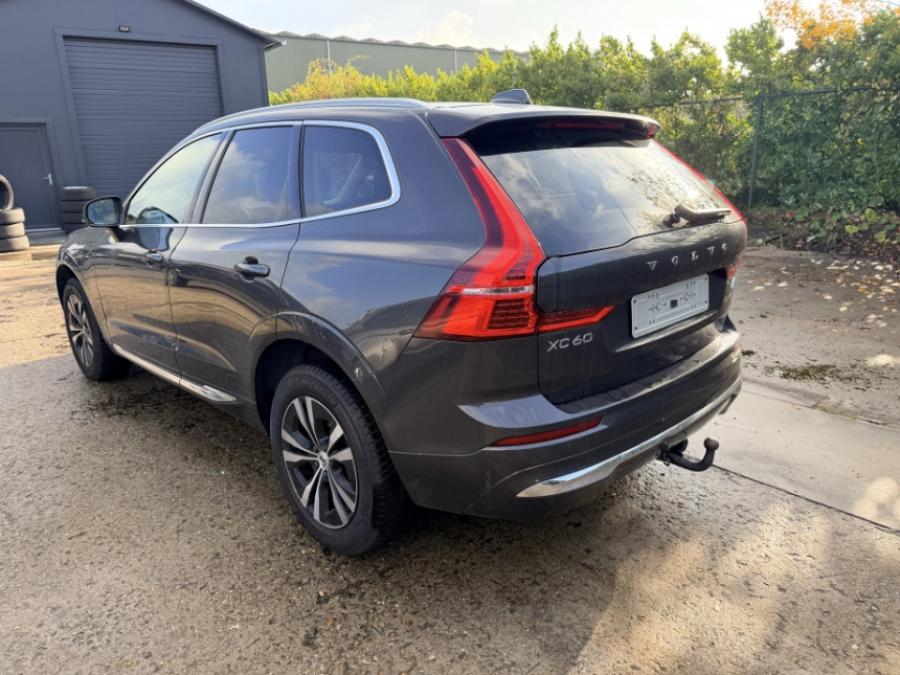 Green Volvo XC60 2021 in Riga, with an engine capacity of 2.00 L and mileage of 145 thousand km for 29995 €, photo 2 on AUTOMOTO.COM.LV