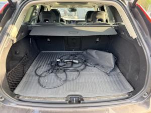 Green Volvo XC60 2021 in Riga, with an engine capacity of 2.00 L and mileage of 145 thousand km for 29995 €, photo 7 on AUTOMOTO.COM.LV