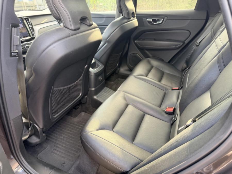 Green Volvo XC60 2021 in Riga, with an engine capacity of 2.00 L and mileage of 145 thousand km for 29995 €, photo 11 on AUTOMOTO.COM.LV