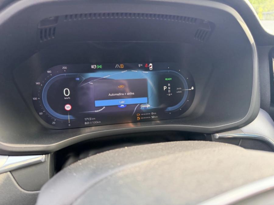 Green Volvo XC60 2021 in Riga, with an engine capacity of 2.00 L and mileage of 145 thousand km for 29995 €, photo 13 on AUTOMOTO.COM.LV