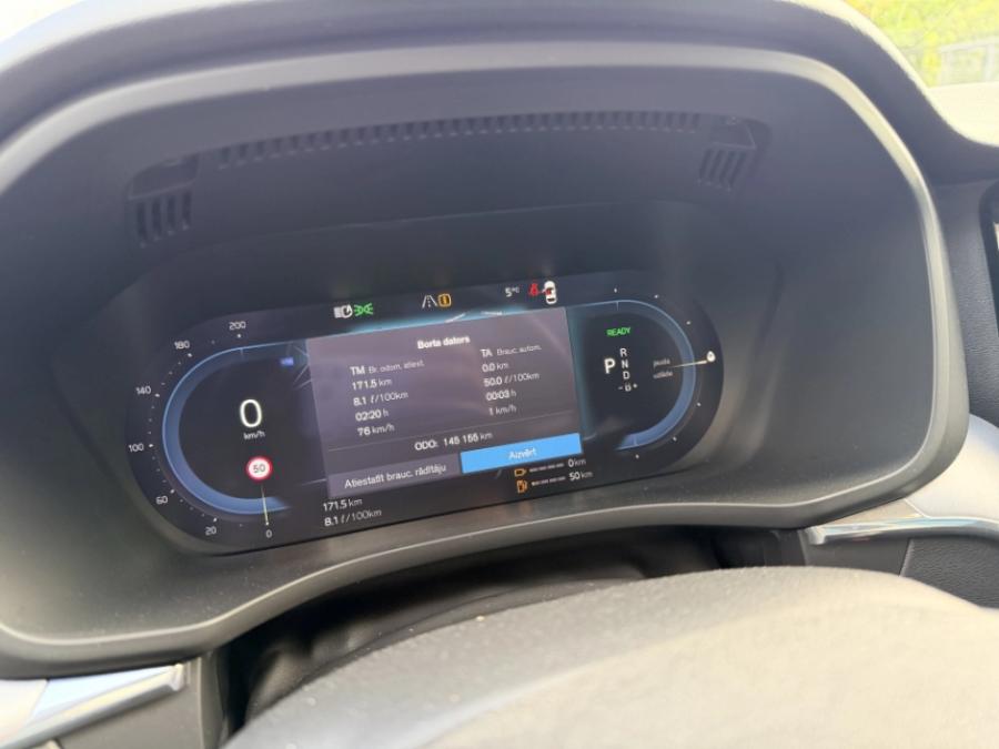 Green Volvo XC60 2021 in Riga, with an engine capacity of 2.00 L and mileage of 145 thousand km for 29995 €, photo 16 on AUTOMOTO.COM.LV