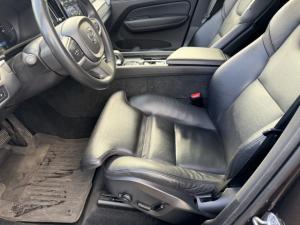 Green Volvo XC60 2021 in Riga, with an engine capacity of 2.00 L and mileage of 145 thousand km for 29995 €, photo 17 on AUTOMOTO.COM.LV