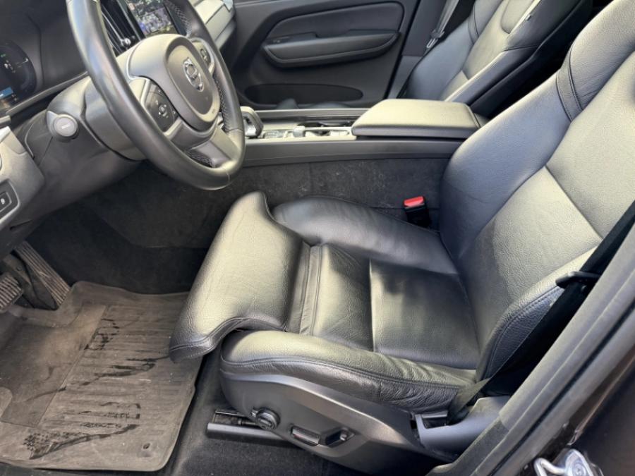 Green Volvo XC60 2021 in Riga, with an engine capacity of 2.00 L and mileage of 145 thousand km for 29995 €, photo 17 on AUTOMOTO.COM.LV