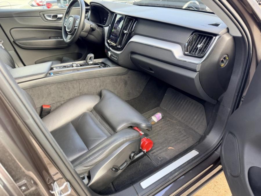 Green Volvo XC60 2021 in Riga, with an engine capacity of 2.00 L and mileage of 145 thousand km for 29995 €, photo 20 on AUTOMOTO.COM.LV