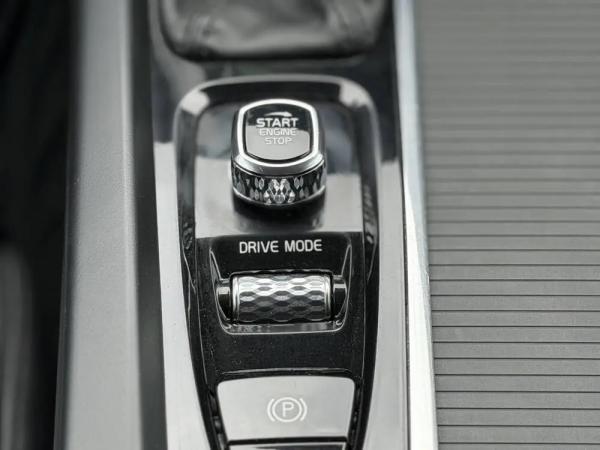 Zaļš Volvo XC60 2021 Rīga, ar dzinēja tilpumu 2.00 L un nobraukumu 217 tūkst. km par 23000 €, foto 10 vietnē AUTOMOTO.COM.LV