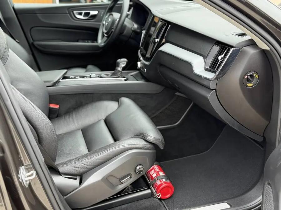 Zaļš Volvo XC60 2021 Rīga, ar dzinēja tilpumu 2.00 L un nobraukumu 217 tūkst. km par 23000 €, foto 12 vietnē AUTOMOTO.COM.LV