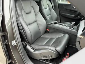 Zaļš Volvo XC60 2021 Rīga, ar dzinēja tilpumu 2.00 L un nobraukumu 217 tūkst. km par 23000 €, foto 14 vietnē AUTOMOTO.COM.LV