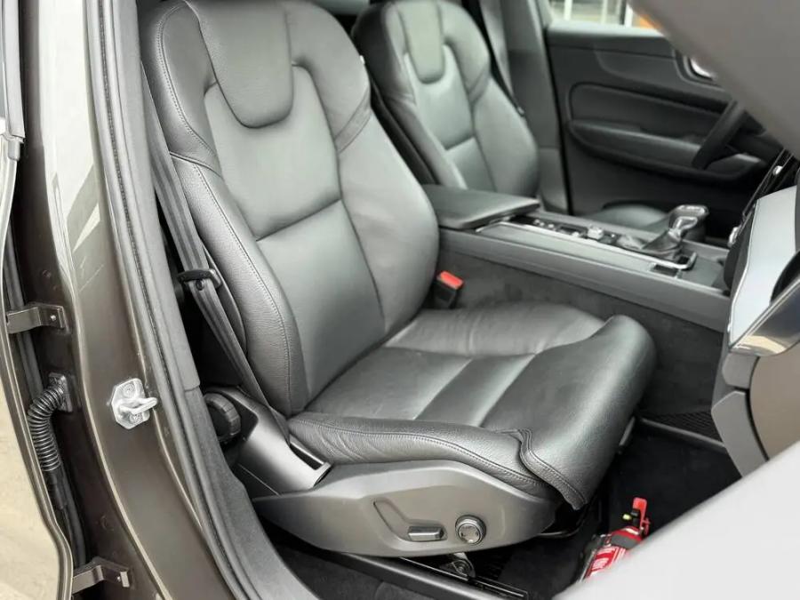 Zaļš Volvo XC60 2021 Rīga, ar dzinēja tilpumu 2.00 L un nobraukumu 217 tūkst. km par 23000 €, foto 14 vietnē AUTOMOTO.COM.LV