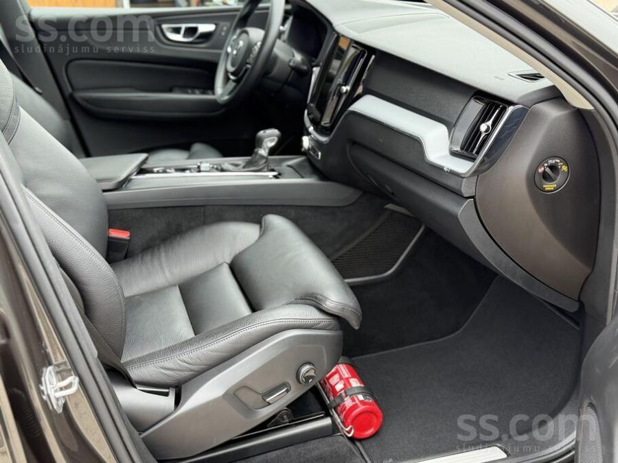 Zaļš Volvo XC60 2021 Rīga, ar dzinēja tilpumu 2.00 L un nobraukumu 217 tūkst. km par 23000 €, foto 12 vietnē AUTOMOTO.COM.LV
