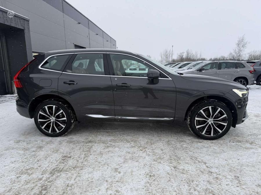Green Volvo XC60 2022 in Siauliai, with an engine capacity of 1.97 L and mileage of 108 thousand km for 43990 €, photo 3 on AUTOMOTO.COM.LV