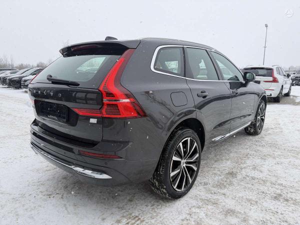 Green Volvo XC60 2022 in Siauliai, with an engine capacity of 1.97 L and mileage of 108 thousand km for 43990 €, photo 10 on AUTOMOTO.COM.LV