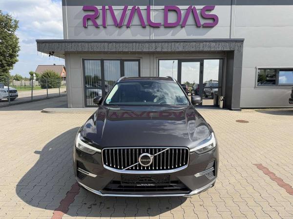 Green Volvo XC60 2022 in Siauliai, with an engine capacity of 1.97 L and mileage of 177 thousand km for 32990 €, photo 1 on AUTOMOTO.COM.LV