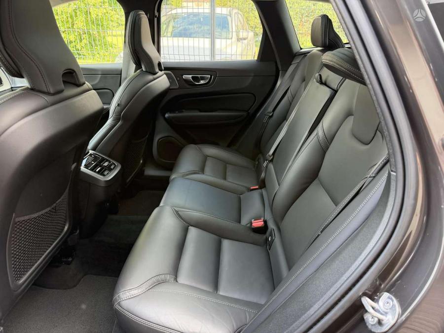 Zaļš Volvo XC60 2022 Šauļi, ar dzinēja tilpumu 1.97 L un nobraukumu 177 tūkst. km par 32990 €, foto 24 vietnē AUTOMOTO.COM.LV