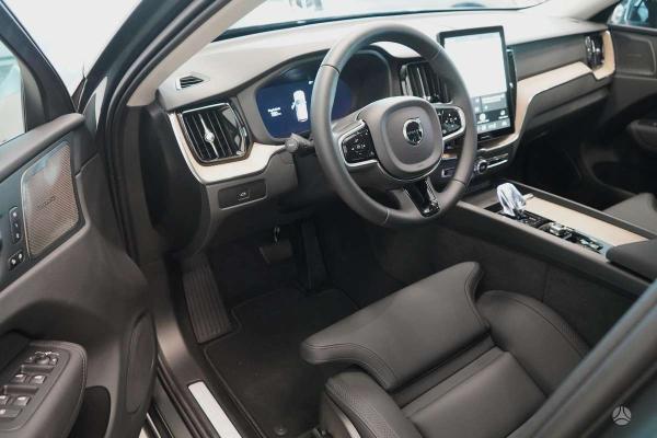 Green Volvo XC60 2026 in Vilnius, with an engine capacity of 1.97 L and mileage of 10 thousand km for 49990 €, photo 8 on AUTOMOTO.COM.LV