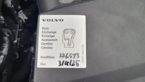 Green Volvo XC60 2021 in Riga, with an engine capacity of 2.00 L and mileage of 250 thousand km for 20000 €, photo 9 on AUTOMOTO.COM.LV