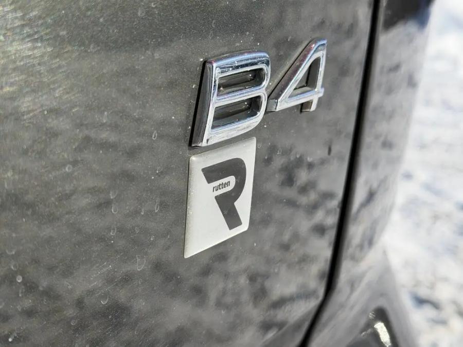 Green Volvo XC60 2021 in Riga, with an engine capacity of 2.00 L and mileage of 250 thousand km for 20000 €, photo 26 on AUTOMOTO.COM.LV