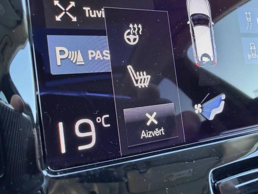 Green Volvo XC60 2021 in Riga, with an engine capacity of 2.00 L and mileage of 250 thousand km for 20000 €, photo 28 on AUTOMOTO.COM.LV