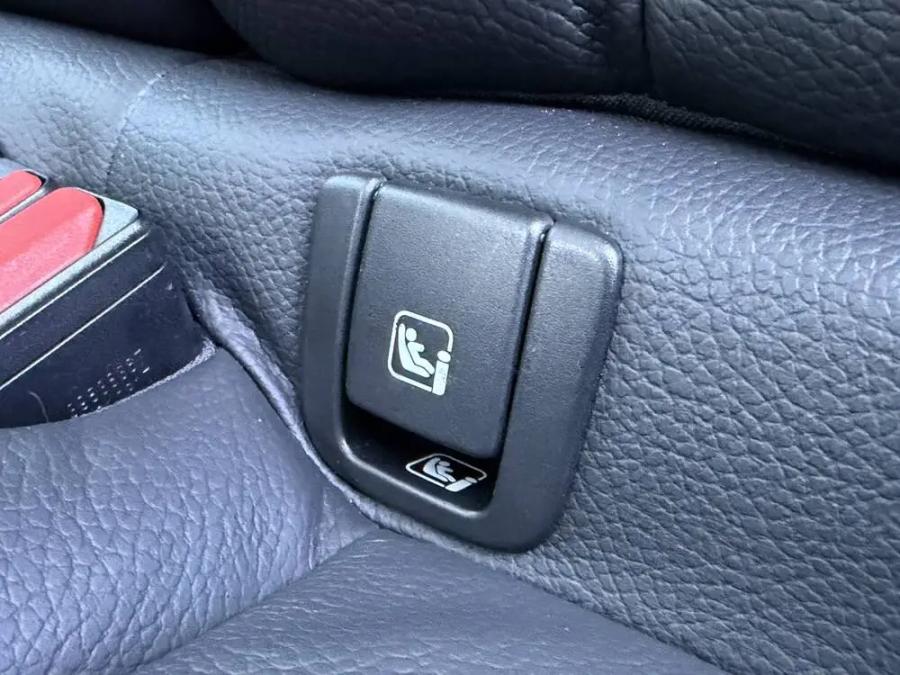 Green Volvo XC60 2021 in Riga, with an engine capacity of 2.00 L and mileage of 250 thousand km for 20000 €, photo 35 on AUTOMOTO.COM.LV