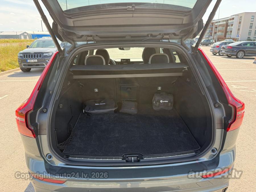 Zaļš Volvo XC60 2026 Tallina, ar dzinēja tilpumu 2.00 L un nobraukumu 10 tūkst. km par 52500 €, foto 5 vietnē AUTOMOTO.COM.LV